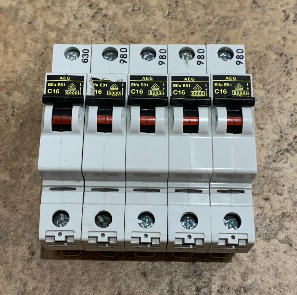Wyłącznik nadprądowy AEG Elfa E81 C16 | Serock | Kup teraz na Allegro ...