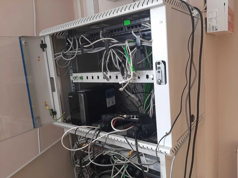 Szafa rakowa sieciowa serwerowa z półkami | Poznań | Ogłoszenie na ...