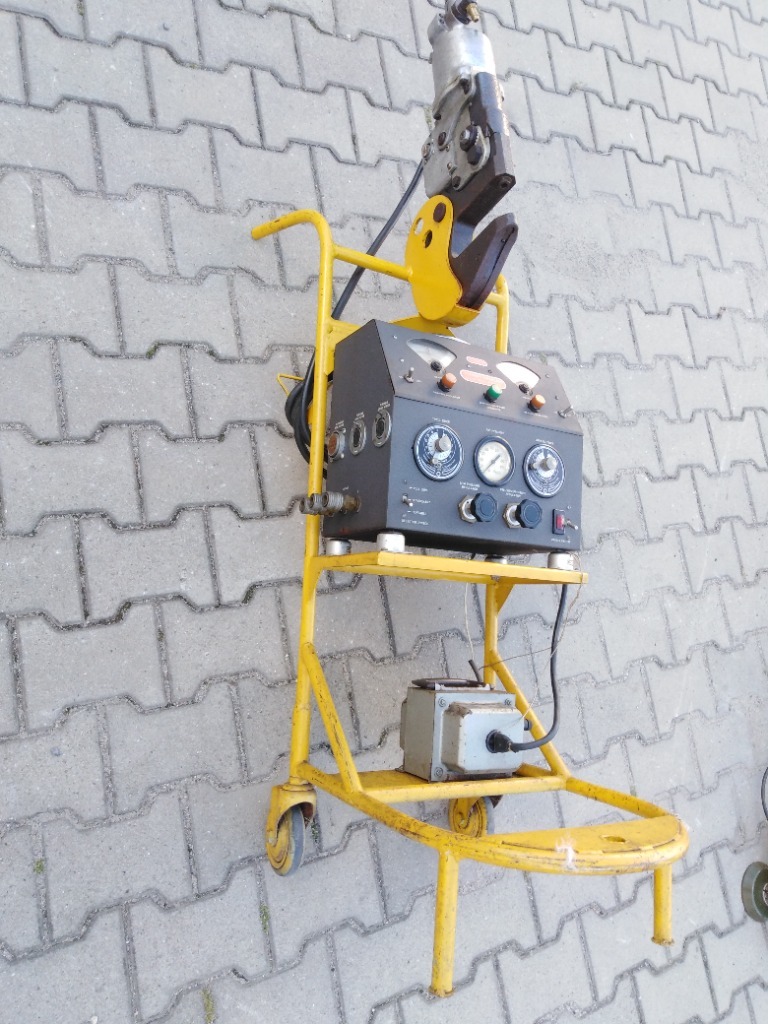 CHICAGO PNEUMATIC 355 ZEPHYR AIRCRAFT HOT DIMPLER | Janczewo | Kup ...