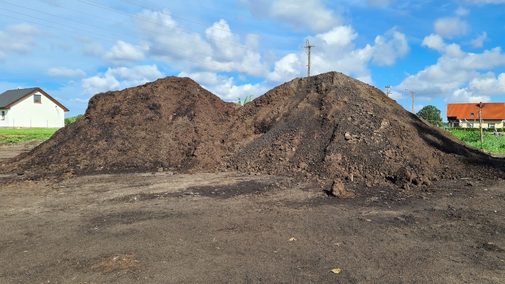 Ziemia ogrodowa czarnoziem hums do trawnika upraw | Pszczyna ...