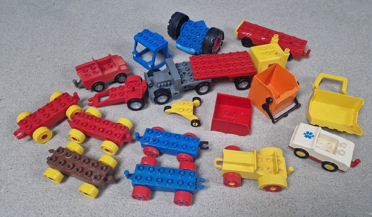Lego duplo pojazdy samochody karetka wagony i | Ostrów Mazowiecka | Kup ...