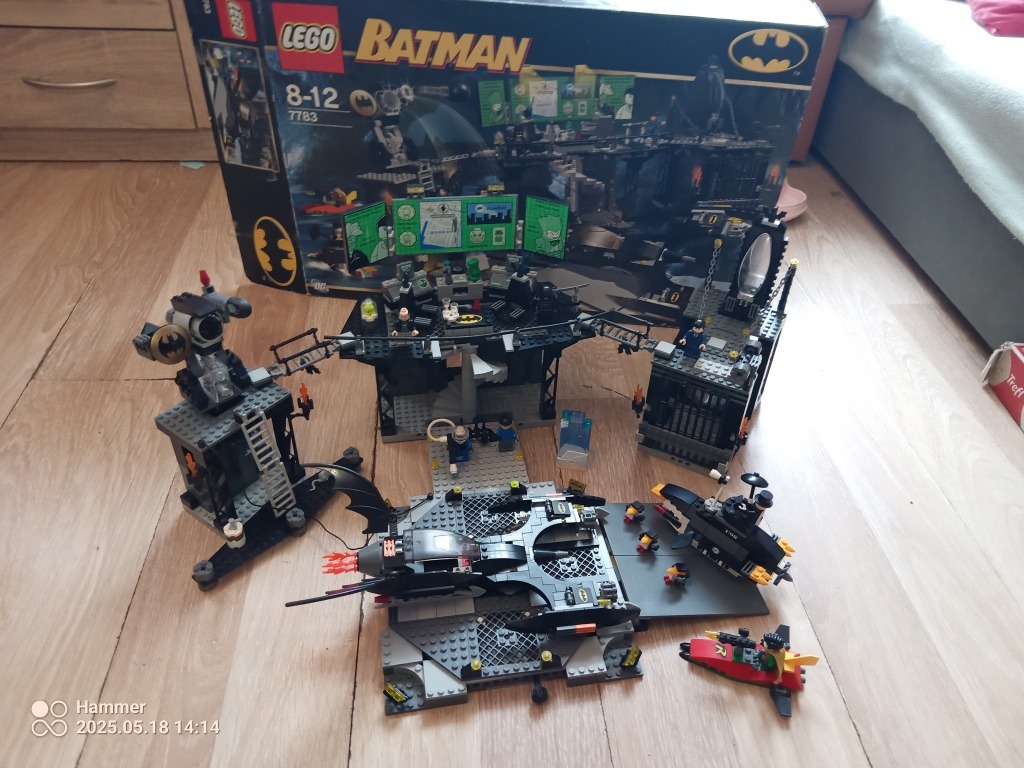 Lego 7783 The Batcave: The Penguin and Mr Freezes Invasion | Pabianice ...