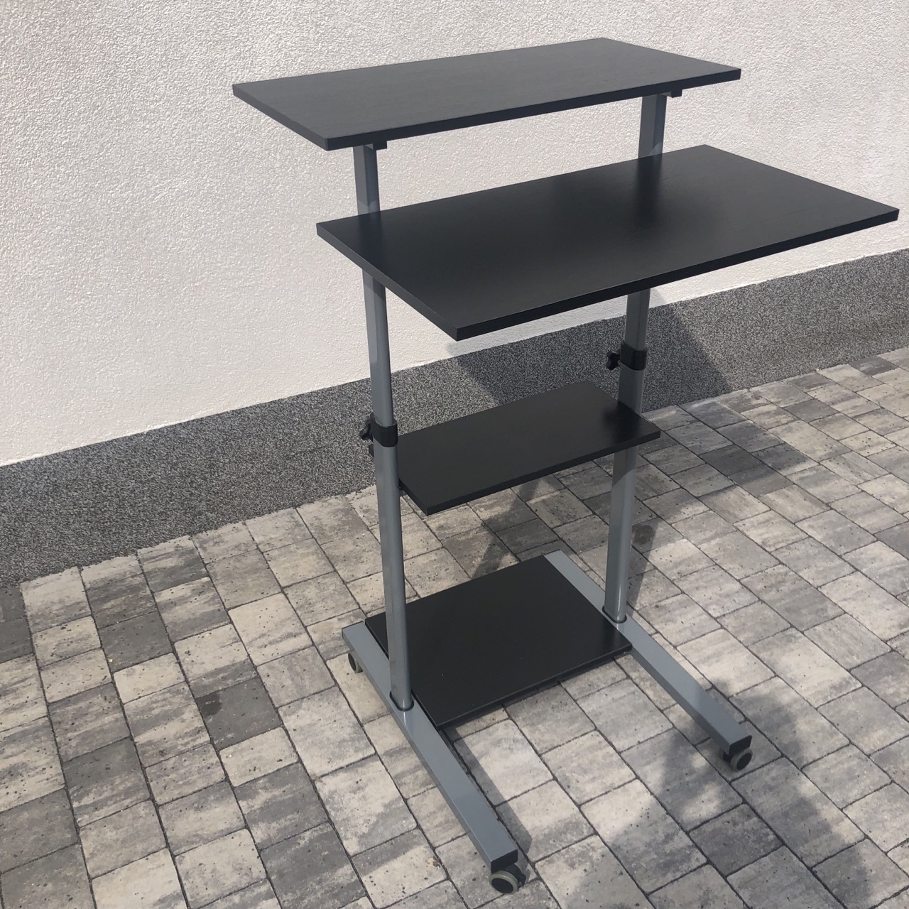 Regulowane biurko również do pracy na stojąco! | Luboszyce | Kup teraz ...