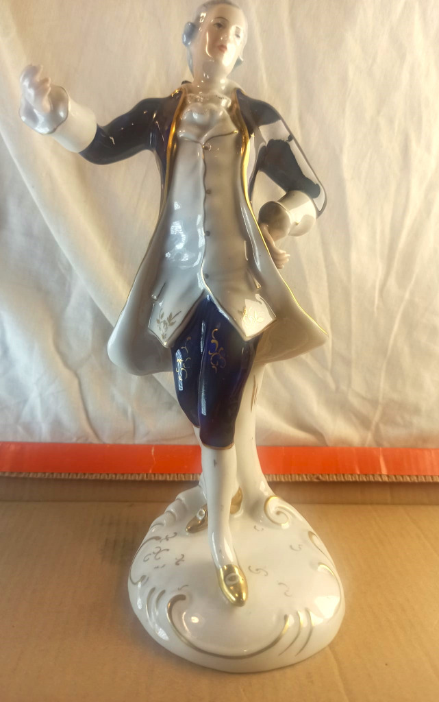ROYAL DUX KAWALER ARYSTOKRATA figurka porcela sygna 30 | BYTOM | Kup ...