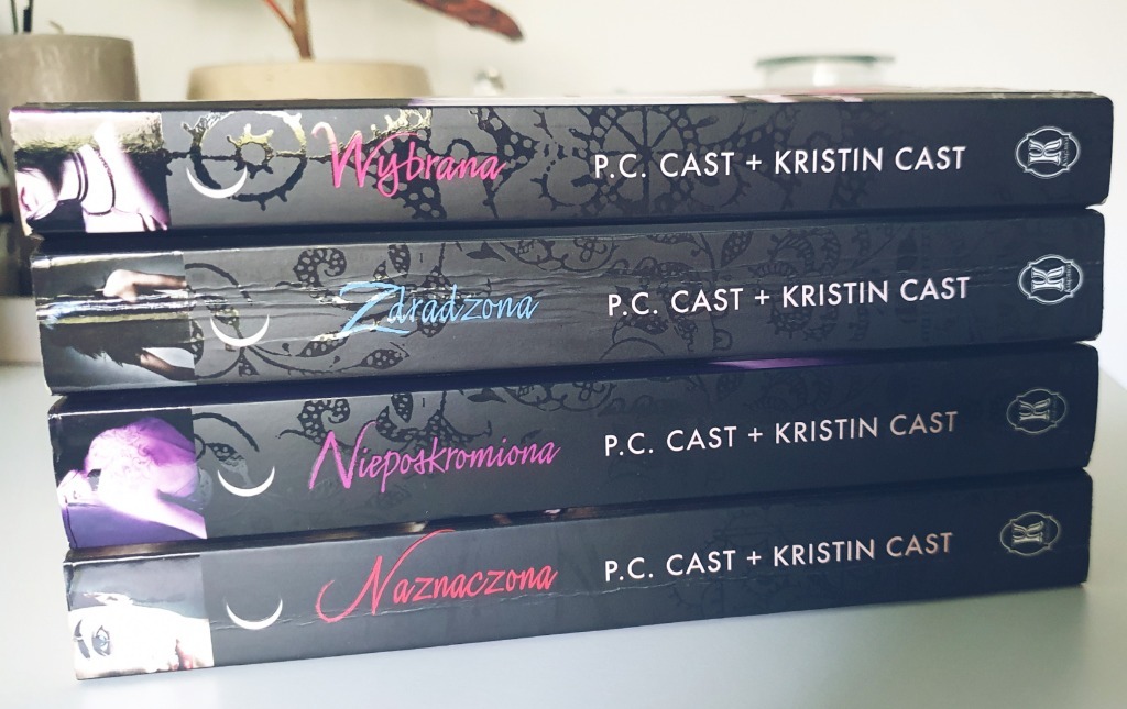 Saga Dom Nocy 4 tomy Zestaw P.C. Cast Wampiry | Bytom | Kup teraz na Allegro Lokalnie