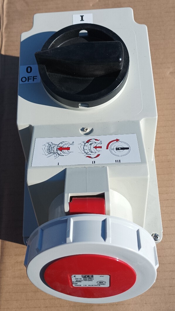 Gniazdo 3 fazy z wyłącznikiem 32A duże | Jeszkowice | Kup teraz na ...