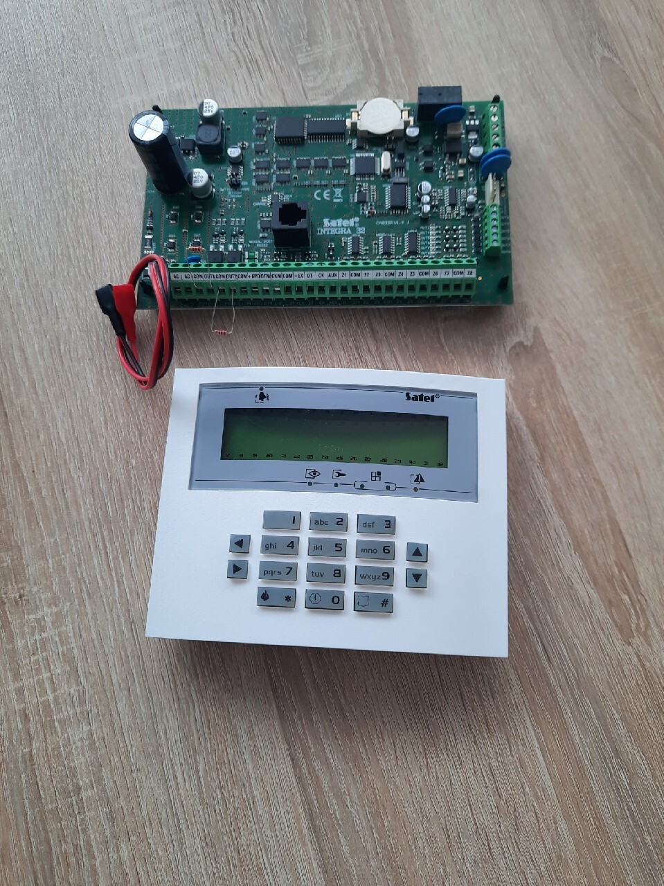 Centrala alarmowa satel integra 32 +manipulator lcd | Malbork | Kup ...