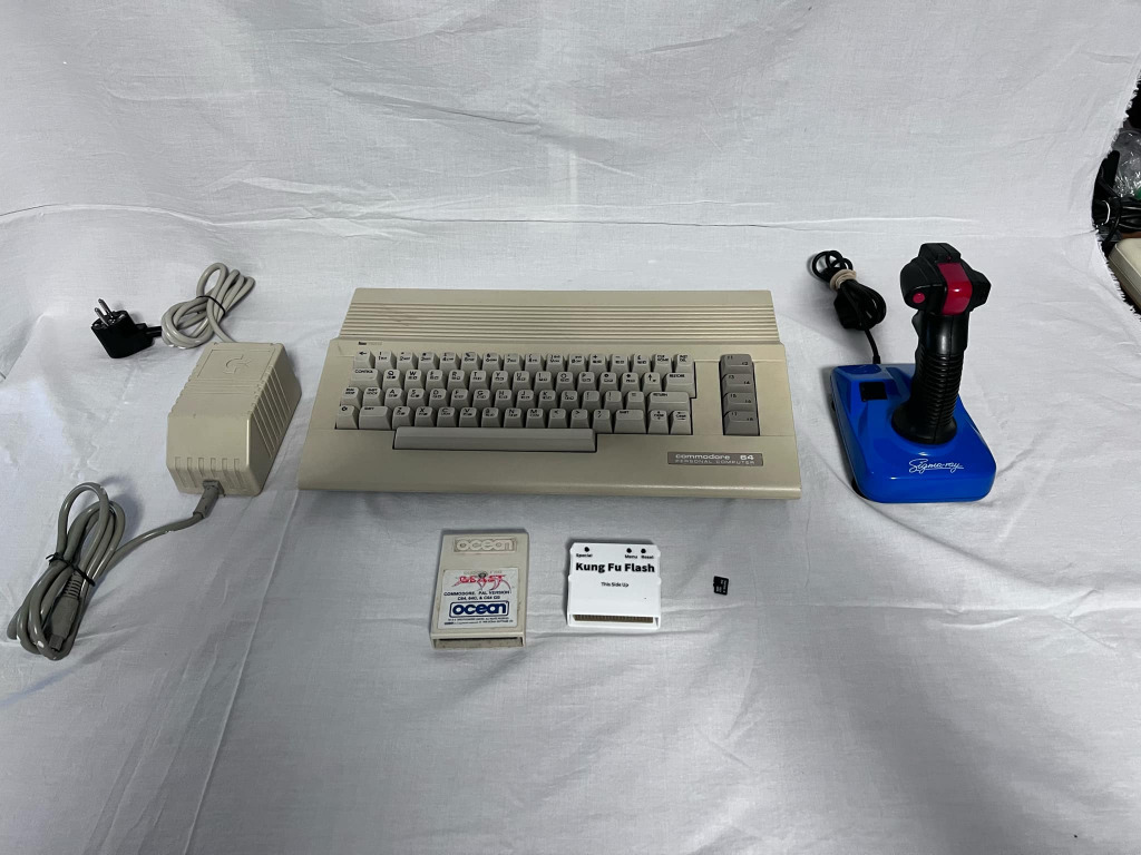 Commodore C64 + Dodatki Kung Fu Flash+karta SD micro | Oleśnica | Kup ...