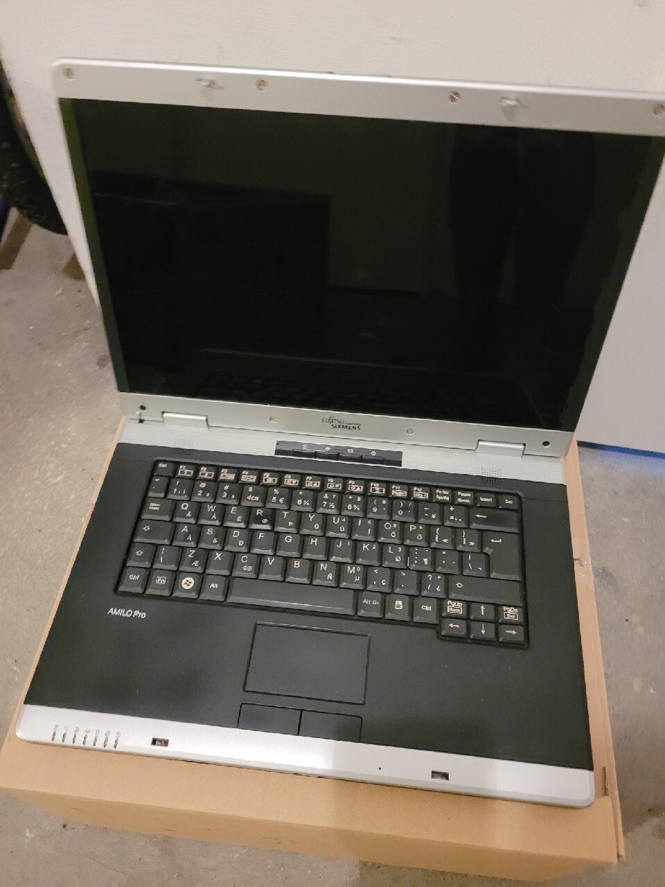 Laptop Fujitsu-Siemens Amilo PRO | Szczecinek | Licytacja na Allegro ...