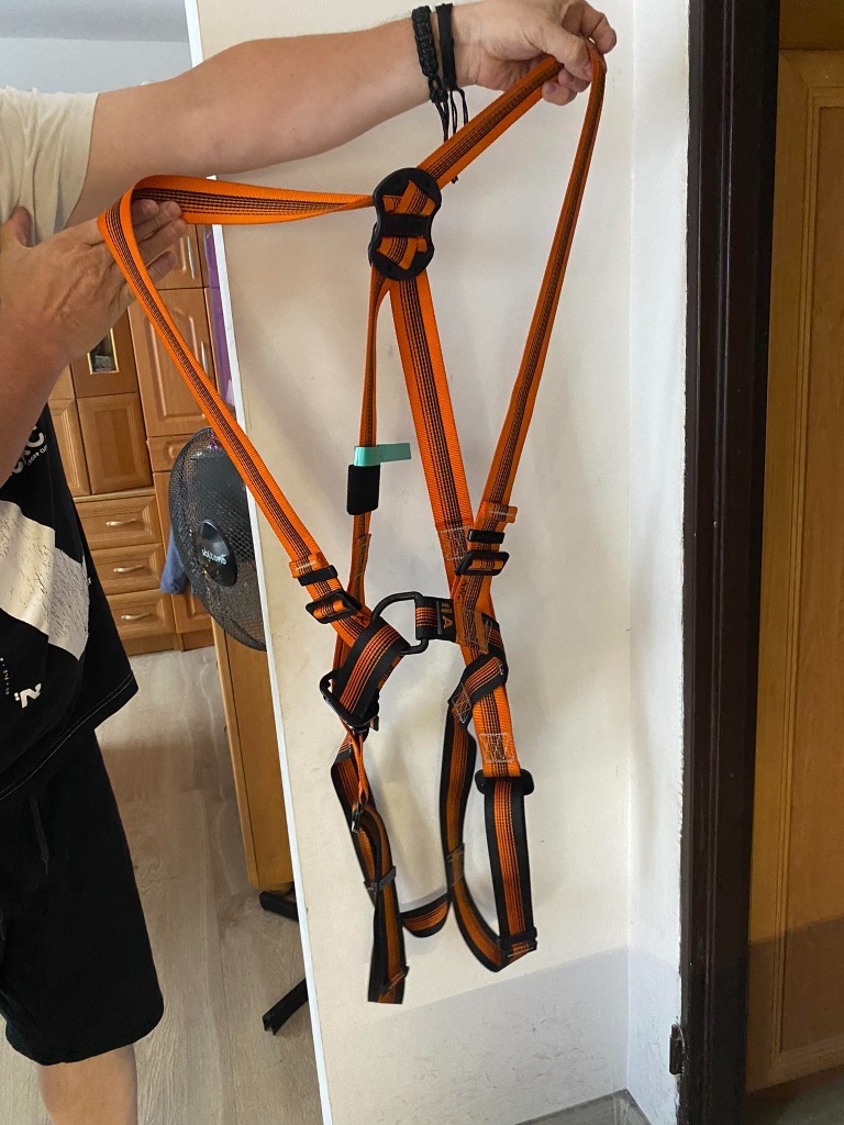 Uprząż oraz haki zaczepowe z linami bezpieczeństwa | Jaworzno | Kup ...
