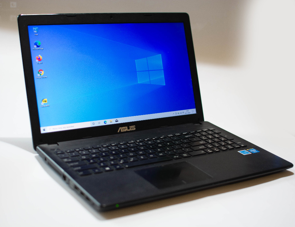 Laptop Asus R512C 4 GB ram Dysk SSD USB3.0 HDMI | Kraków | Licytacja na ...