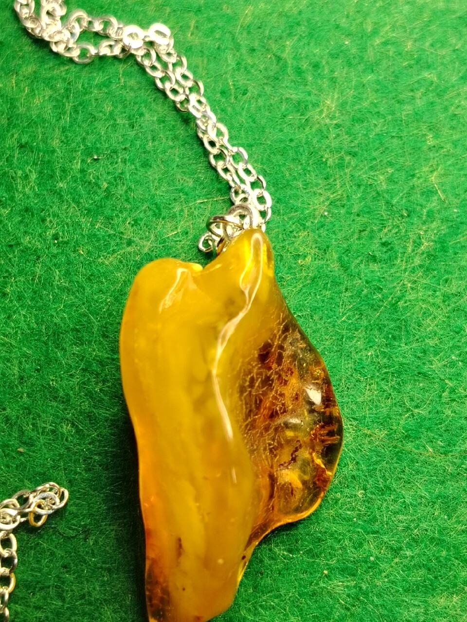 Wisiorek z naturalnego bursztyny bałtyckiego | Łódź | Kup teraz na ...
