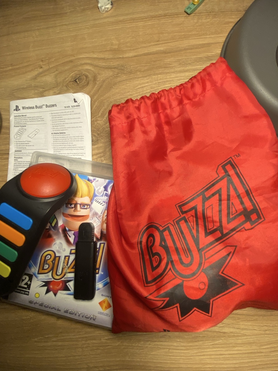 Buzz gra na Ps3 Ps2 + 4 buzzery pendrive instrukcja obsługi i torba ...