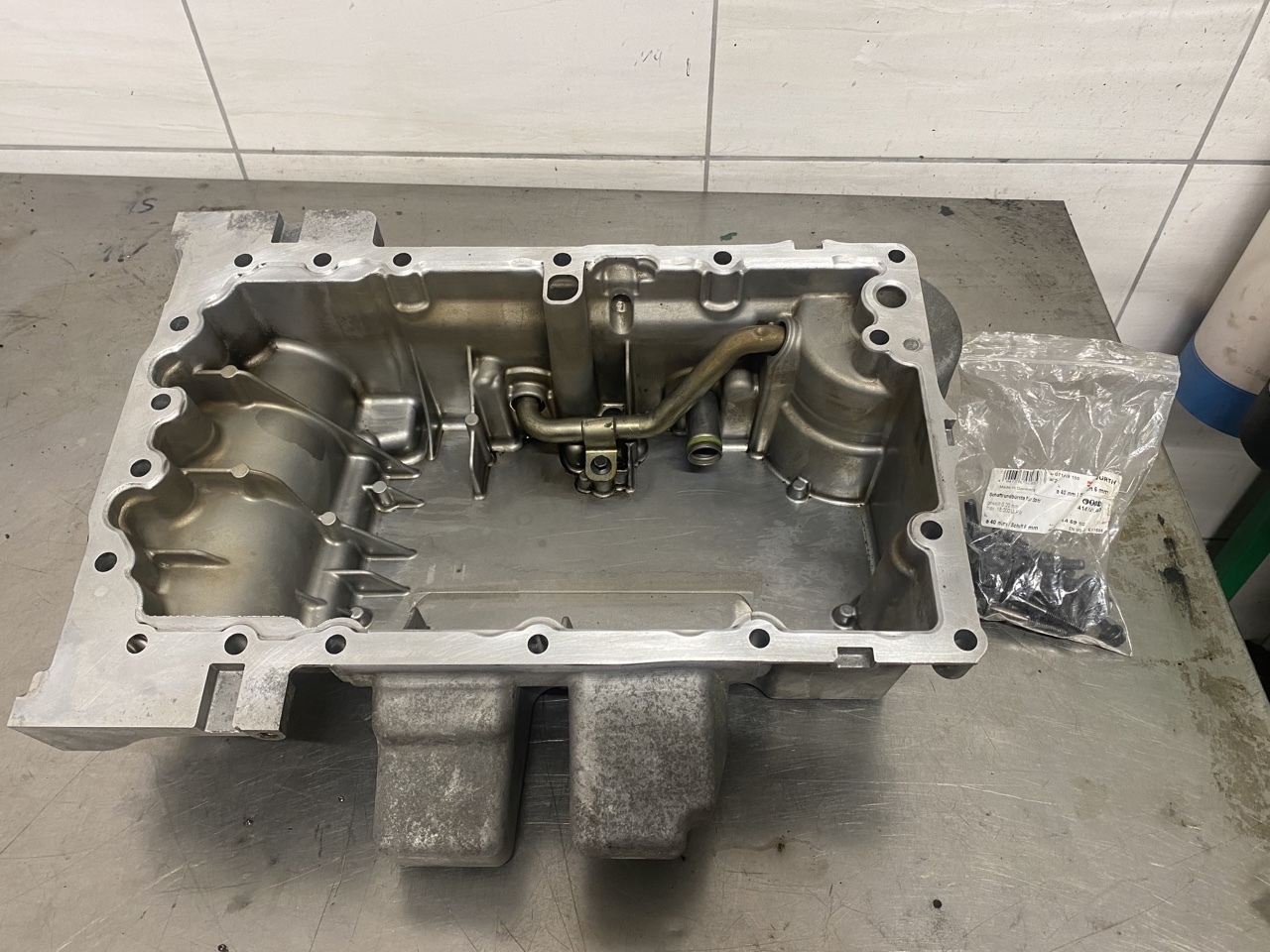 Miska oleju Volvo OE 2.0 D4204T5 (31401925) | Pionki | Kup teraz na ...