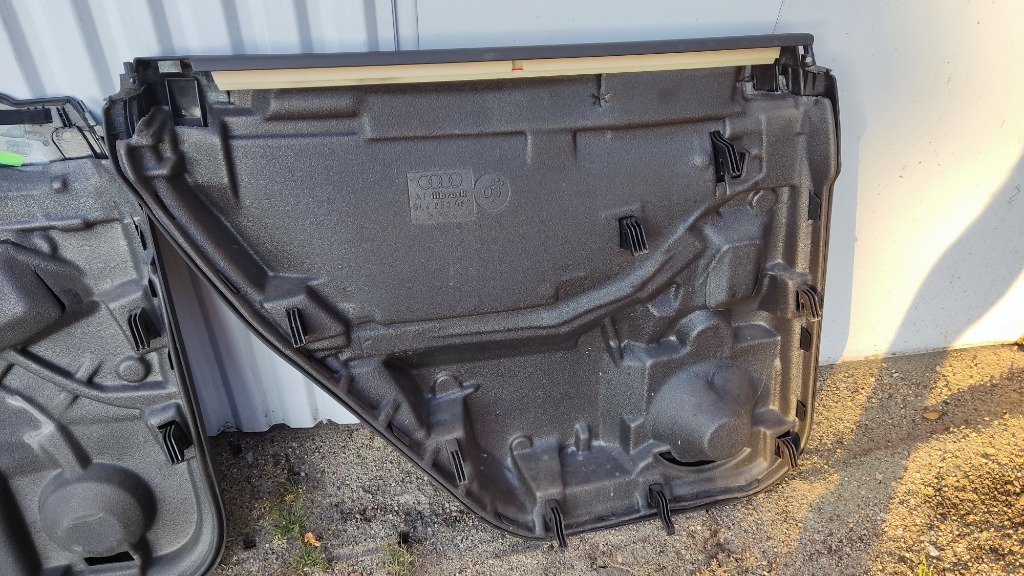 AUDI A3 8L 5D 2003 Tapicerka boczek drzwi KOMPLET | Małomice | Ogłoszenie na Allegro Lokalnie