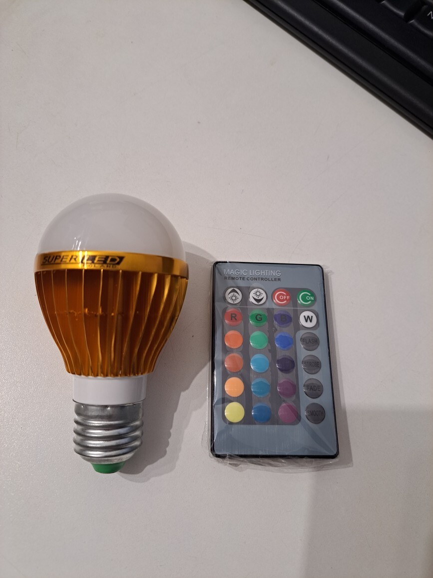Żarówka LED E27 RGB z pilotem 5W | Trzebinia | Kup teraz na Allegro Lokalnie