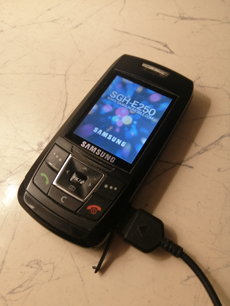 Telefon Samsung E250 | Gniezno | Licytacja na Allegro Lokalnie