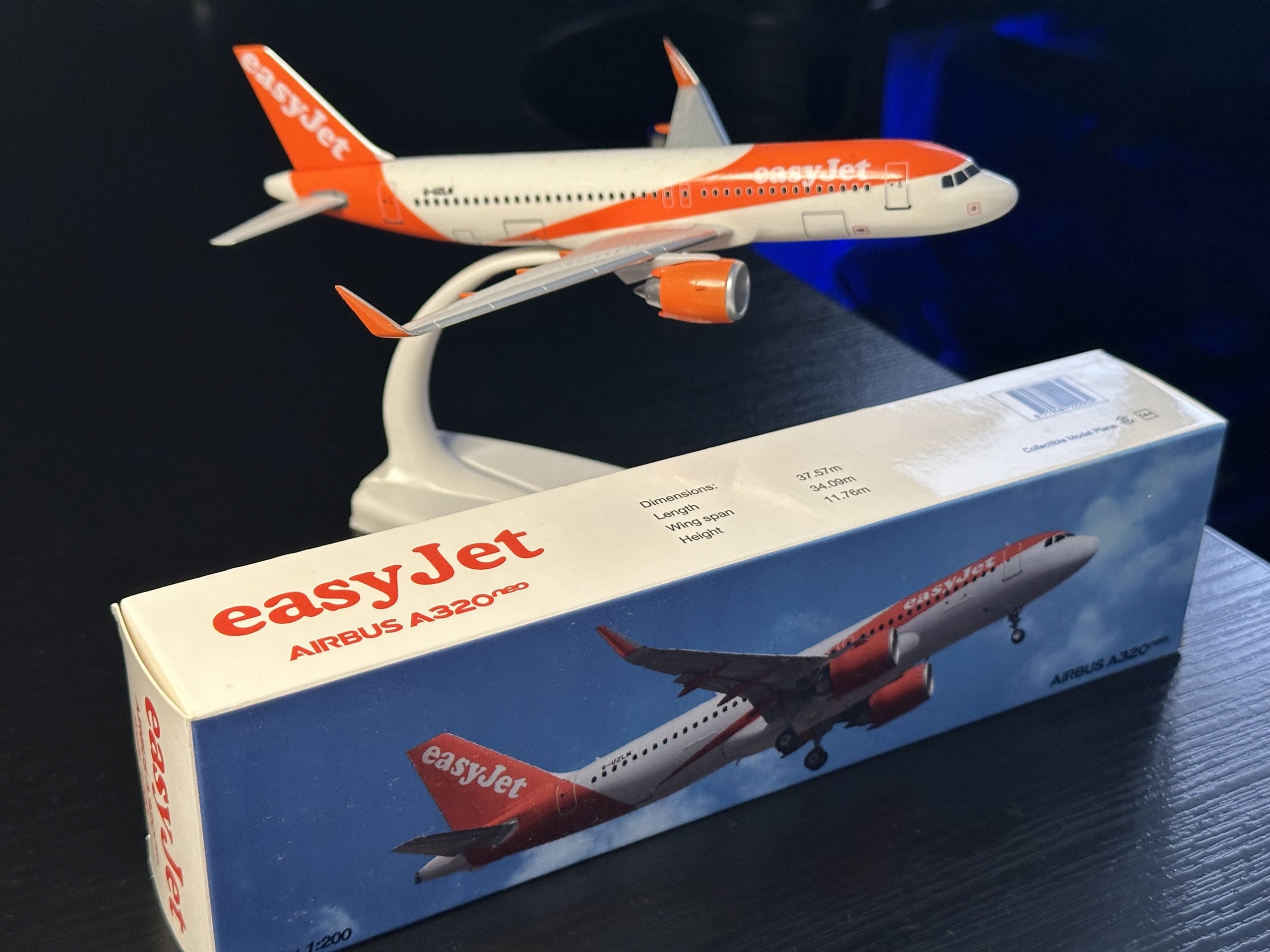 Model samolotu | easyJet | Airbus A320 Neo | Kraków | Kup teraz na ...