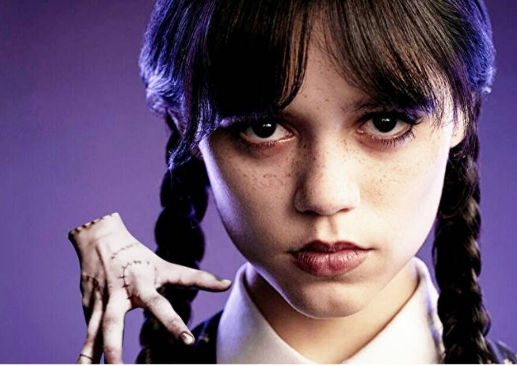 Wednesday serial Duża figurka rączka ręka 15cm | Opatów | Kup teraz na ...