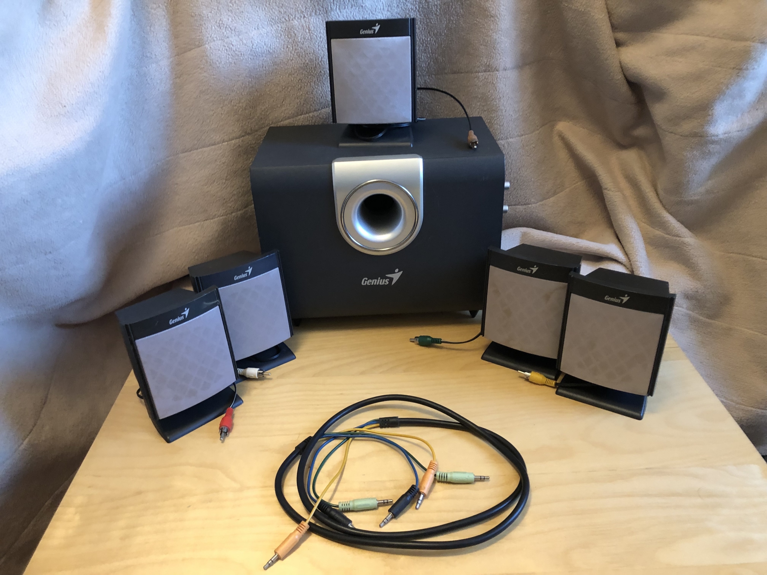 Zestaw głośników firmy Genius 5.1 Surround System | Warszawa | Kup ...