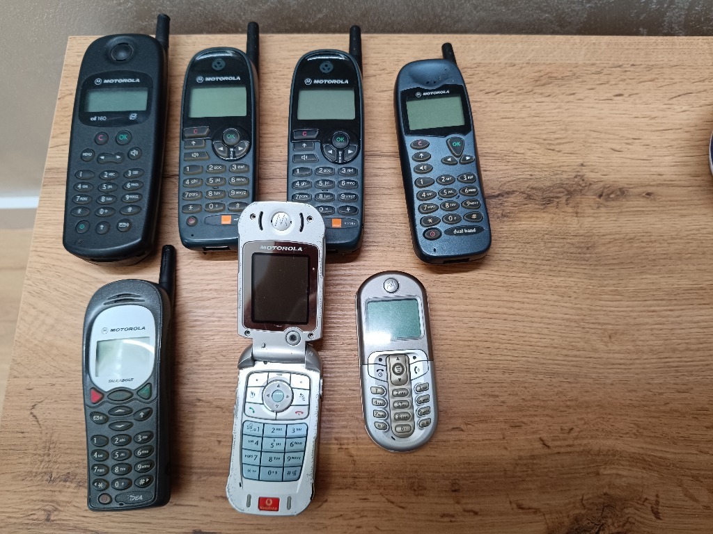 Stare telefony Motorola z antenka 7 sztuk | Kraków | Kup teraz na ...