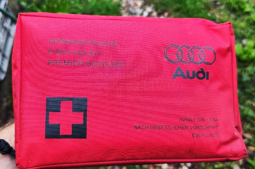 Pierwszej pomocy inalna apteczka Audi | Chełmno | Kup teraz na Allegro ...