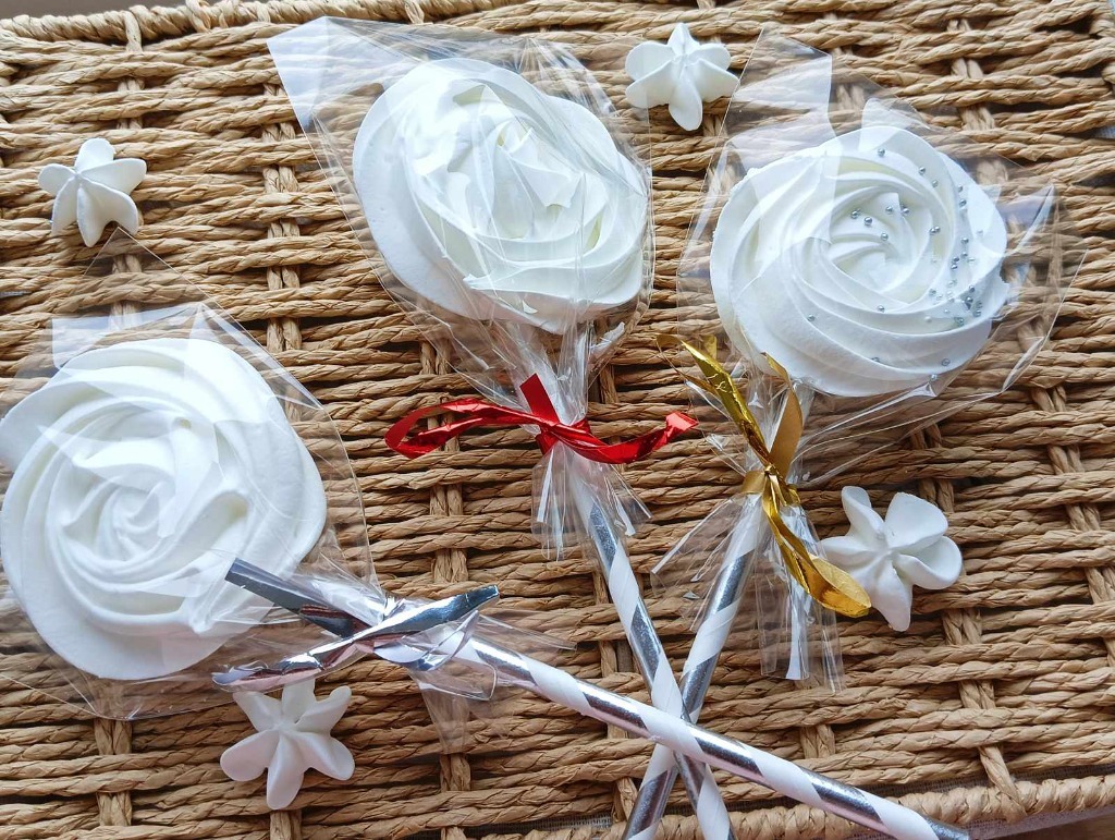 Lizaki bezowe komunia wesele urodziny prezent upominek candy kinder ...