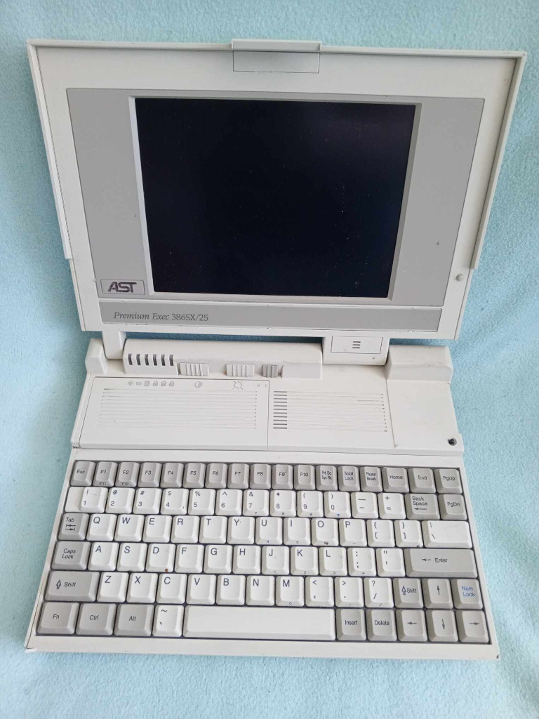 Retro laptop AST Premium Exec 386SX/25 | Goleniów | Kup teraz na ...