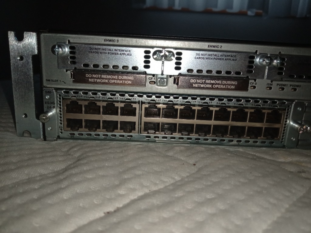 Router Cisco 2911 switch 24x gigabit POE 2.5GB RAM | Wrocław ...