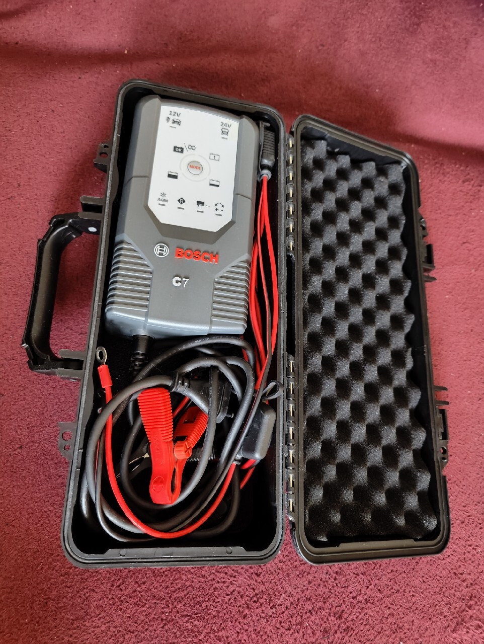 Ładowarka prostownik Bosch C7 12 24 V 7A | Mikołów | Ogłoszenie na ...