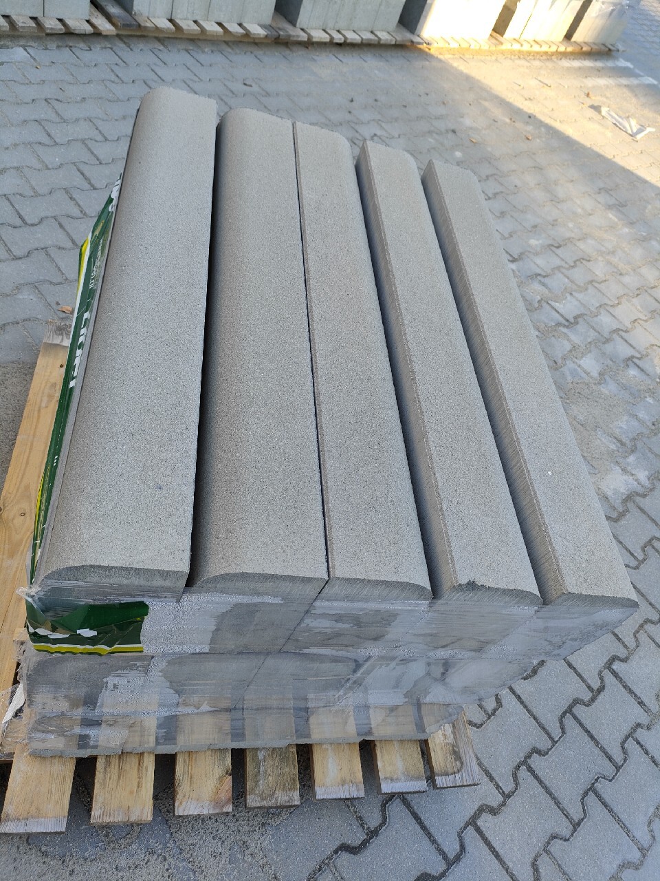 Krawężniki najazdowy drogowy Kostka brukowa Libet | Myślenice | Kup ...