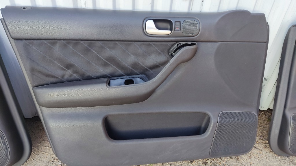 AUDI A3 8L 5D 2003 Tapicerka boczek drzwi KOMPLET | Małomice | Ogłoszenie na Allegro Lokalnie