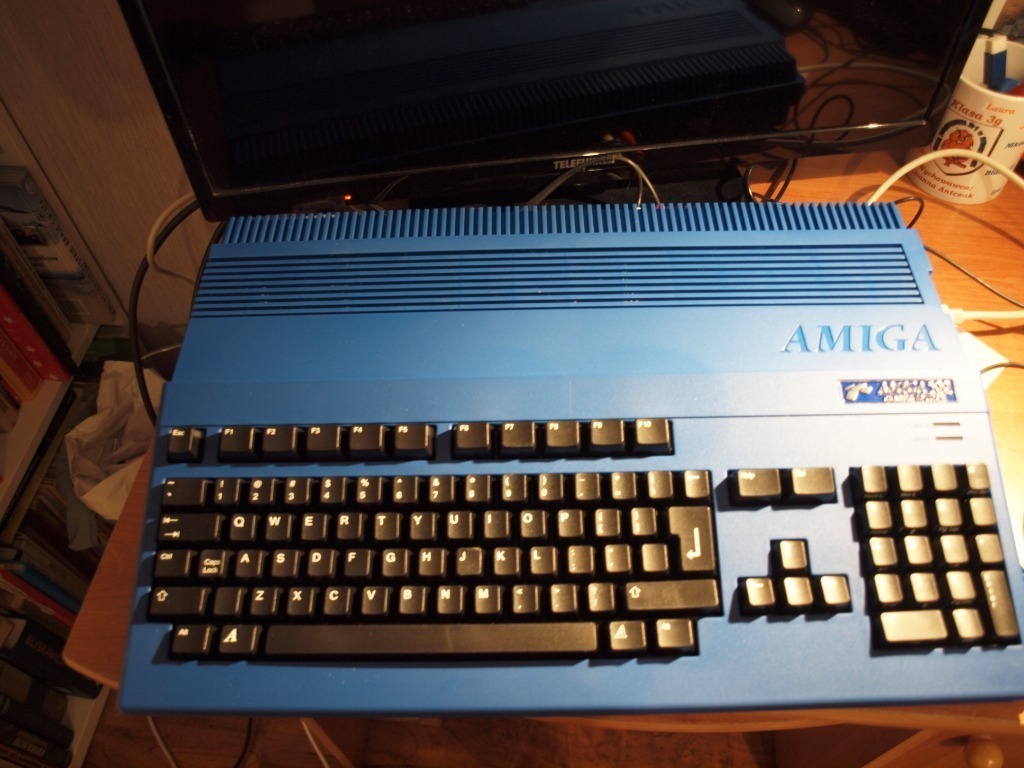 Amiga 500 pistorm soft obudowa czarna klawiatura | Linia | Kup teraz na ...