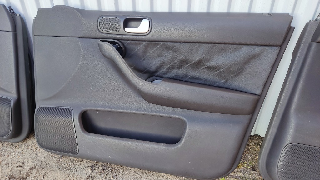 AUDI A3 8L 5D 2003 Tapicerka boczek drzwi KOMPLET | Małomice | Ogłoszenie na Allegro Lokalnie