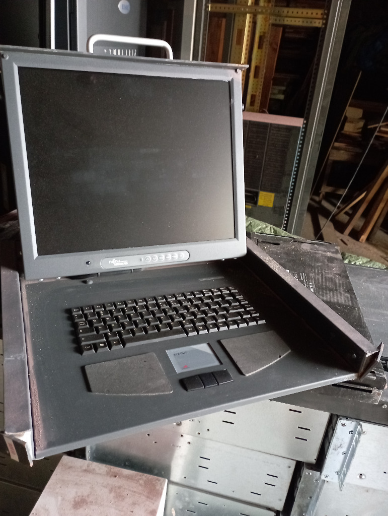 Konsola serwerowa Fujitsu Rack Console RC23 | Poznań | Licytacja na ...