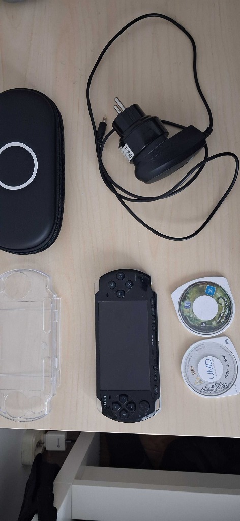 KONSOLA SONY PSP SLIM 3003+ ŁADOWARKA + 2 GRY + Obudowa + Futerał ...