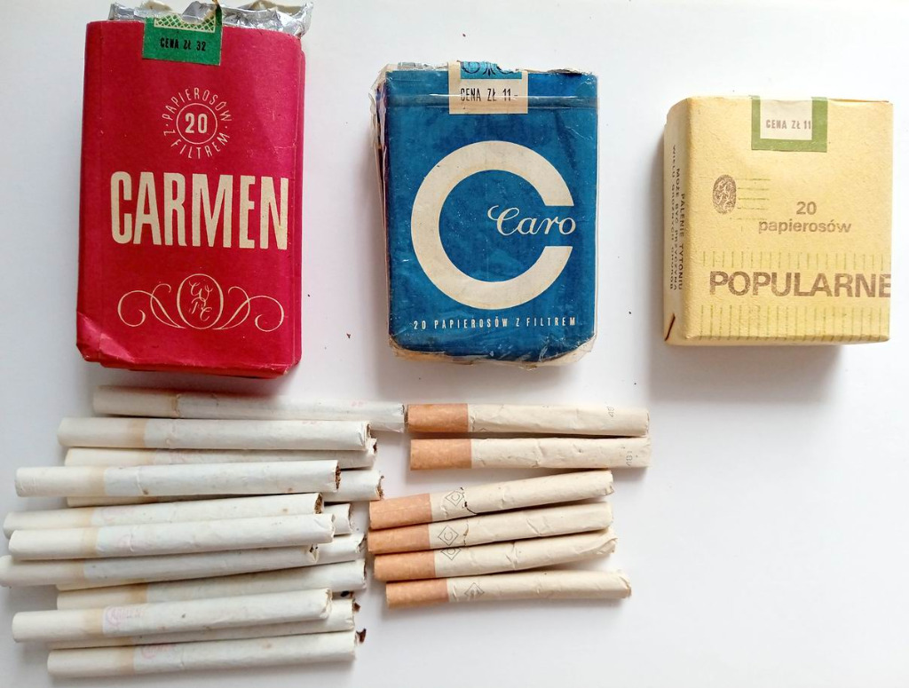 Papierosy z PRL - Caro, Popularne, Carmen | Łódź | Licytacja na Allegro ...