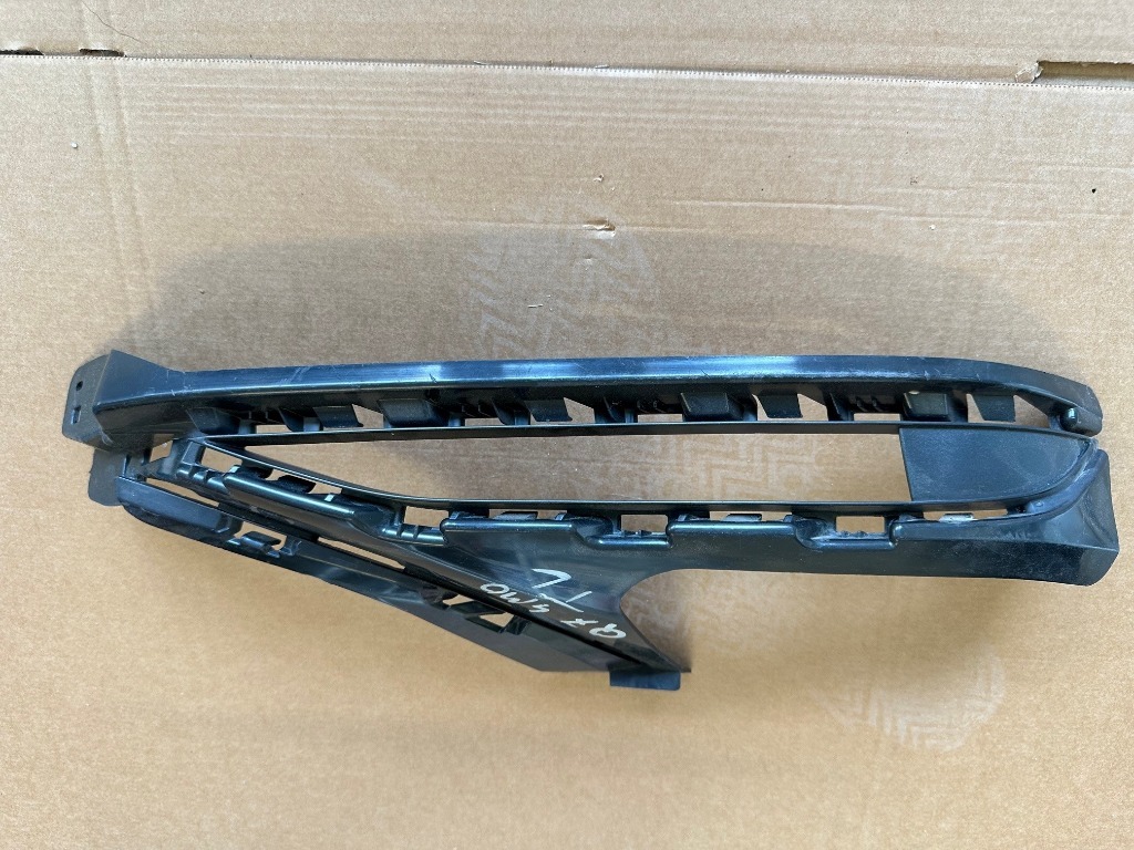 AUDI Q7 4M0 4M0807157 KRATKA ZDERZAKA PRZÓD OE | Czaplinek | Kup teraz ...