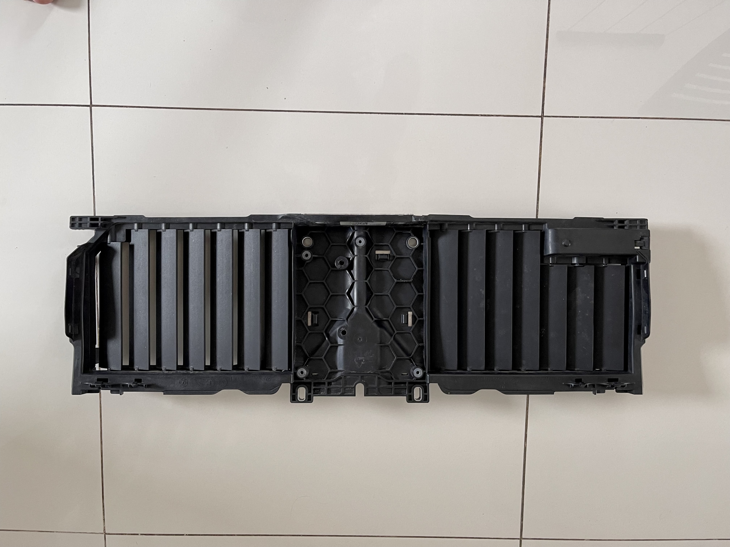 Roleta Chłodnicy Mercedes S-klasa W223 A2235005901 | Drewnica | Kup ...