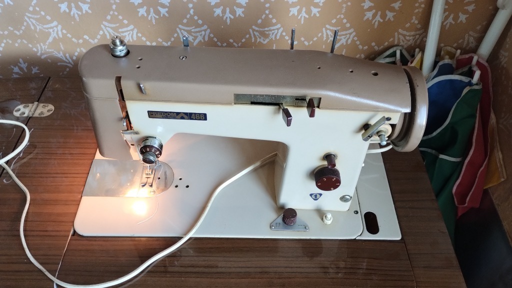 Maszyna Predom Łucznik 466 z szafką | Łask | Licytacja na Allegro Lokalnie