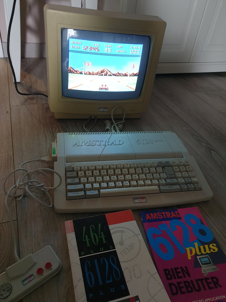 Amstrad (CPC) 6128 plus & CM14 monitor kolor | Écouen | Kup teraz na ...