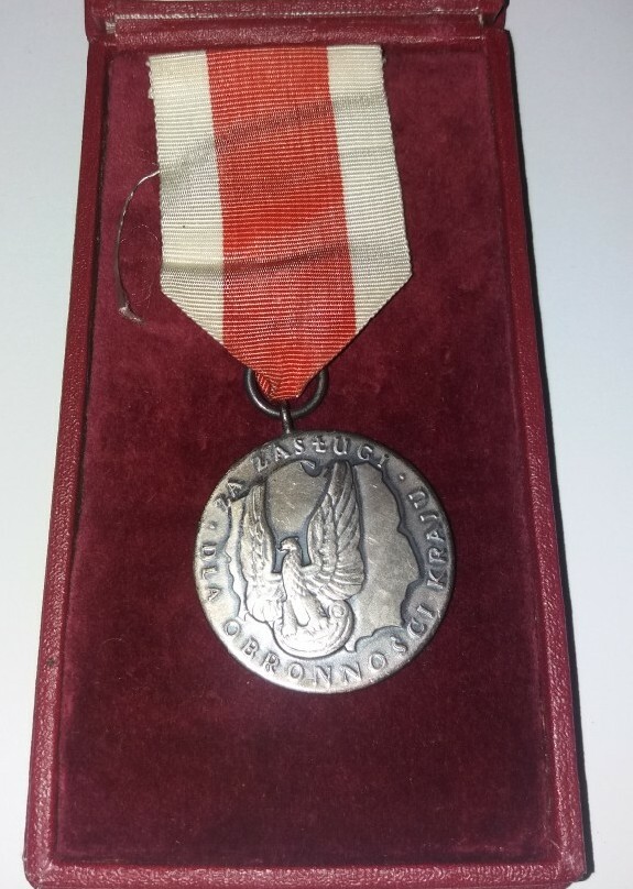 Medal za Zaslugi dla Obronności Kraju - Pamiątki PRL-u - Allegro.pl. Więcej niż aukcje.