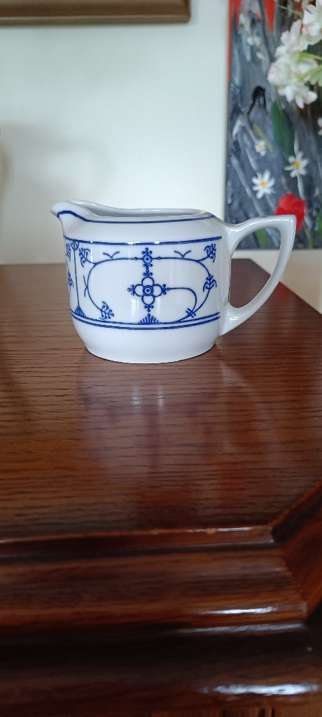 Mlecznik z porcelany słomkowy sygny | Kościan | Kup teraz na Allegro Lokalnie