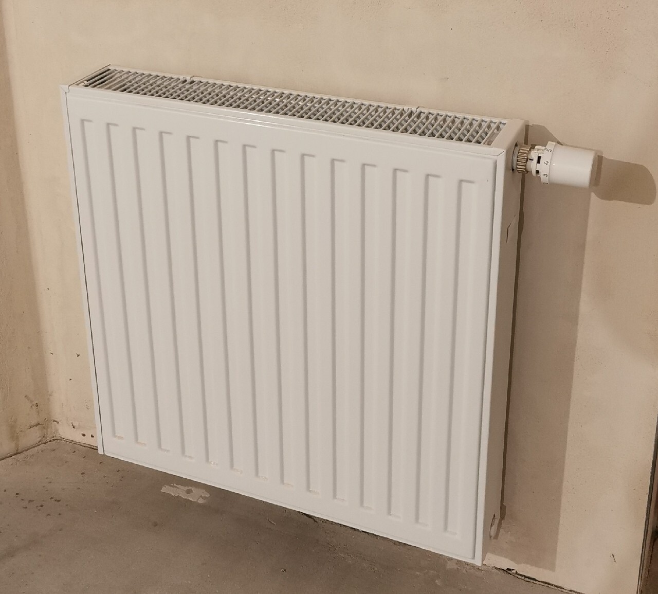 Grzejniki Radson Purmo 4 sztuki z głowicami | Łódź | Kup teraz na ...