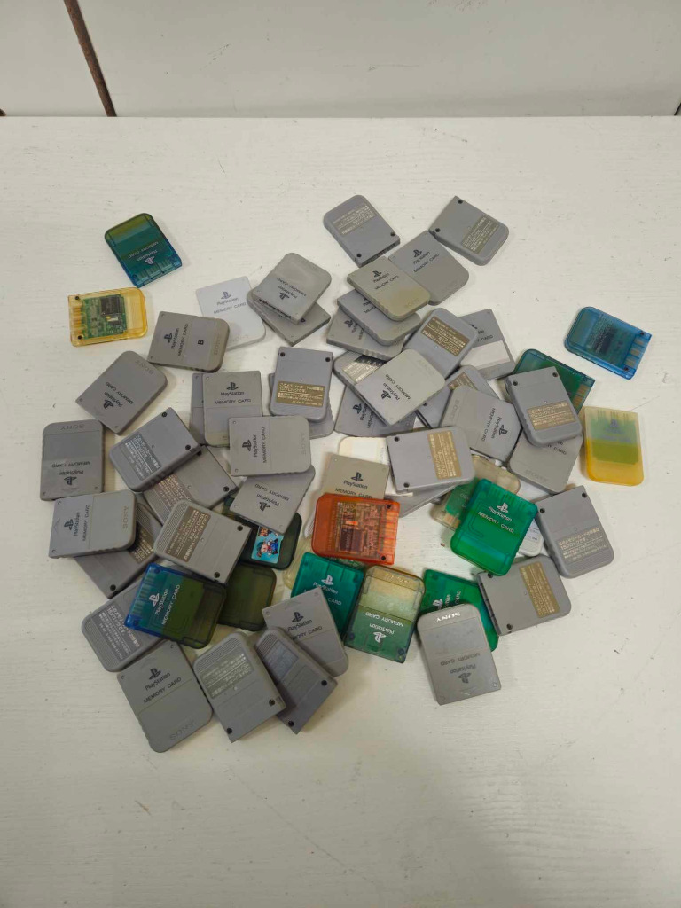 Playstation 1 karta pamięci + opcjonalnie softmod region free ...