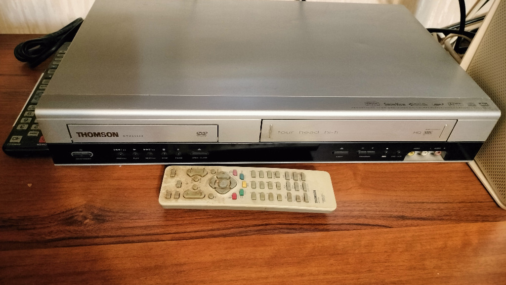 Odtwarzacz combo VHS DVD Thomson DTH6350E | Gdynia działki leśne | Licytacja na Allegro Lokalnie