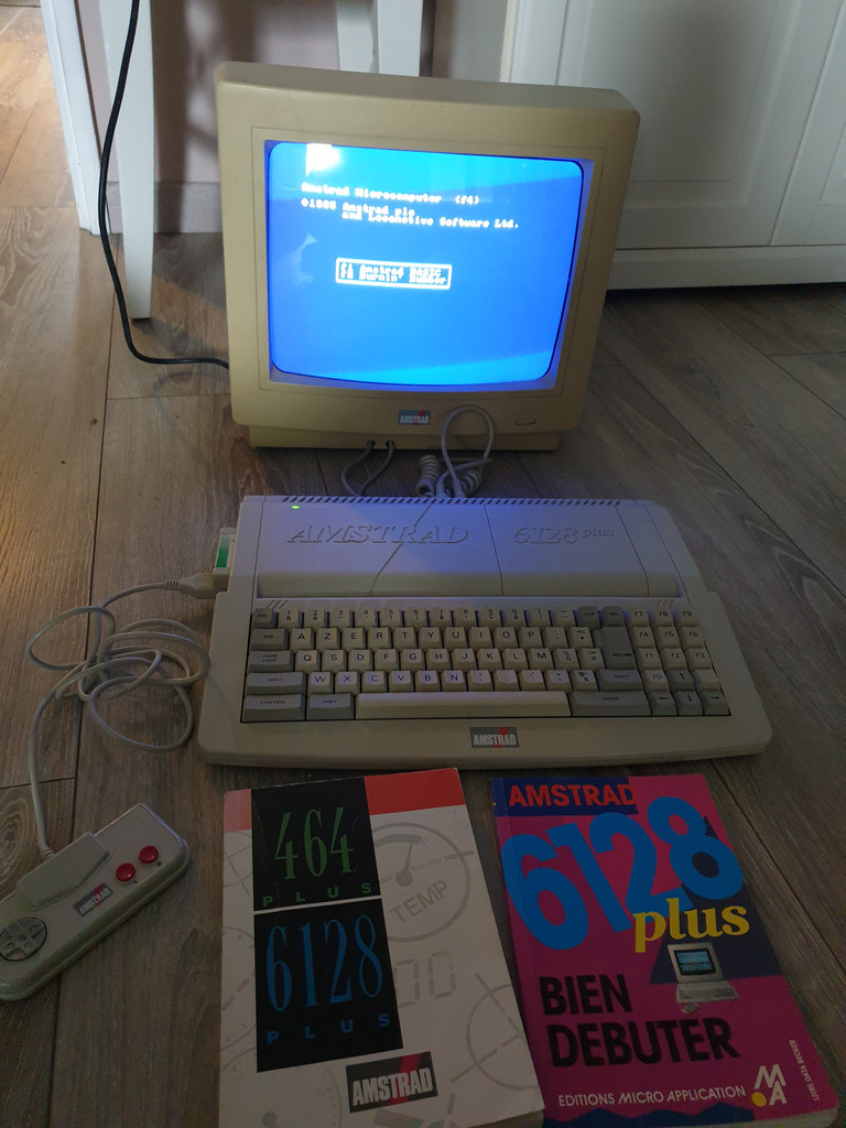 Amstrad (CPC) 6128 plus & CM14 monitor kolor | Écouen | Kup teraz na ...