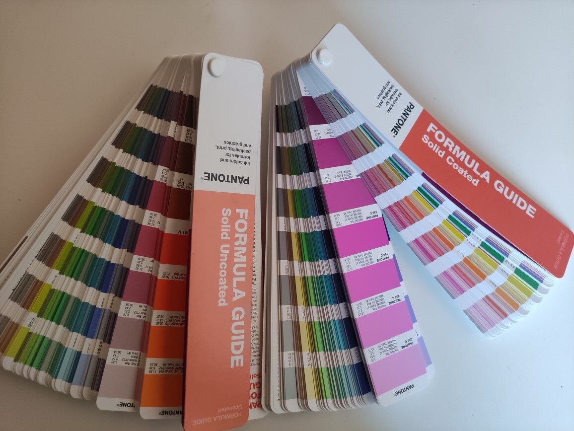 Wzornik Pantone 2390 kolorów rok 2024 Komplet powlekany i niepowlekany ...