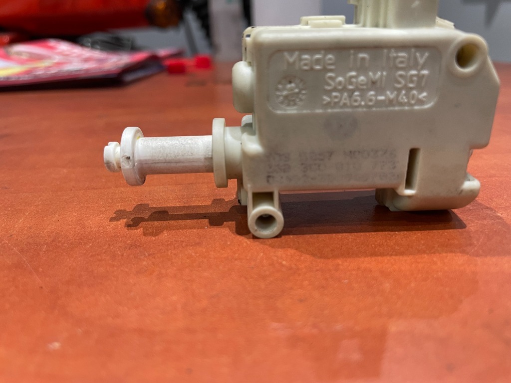 Zamek klapki wlewu paliwa OEM 3C0810773 | Lódź | Ogłoszenie na Allegro ...