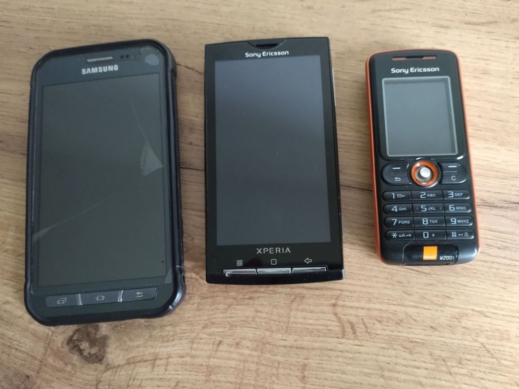 stare telefony zestaw samsung sony | Niebocko | Kup teraz na Allegro ...
